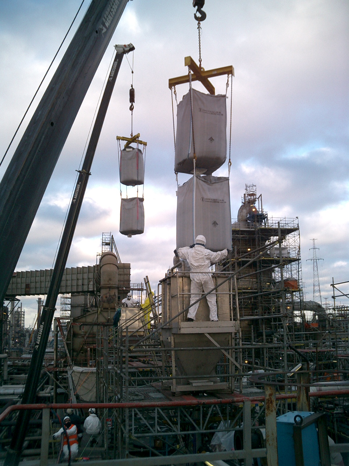 Industrial catalyst management services | Veolia UK